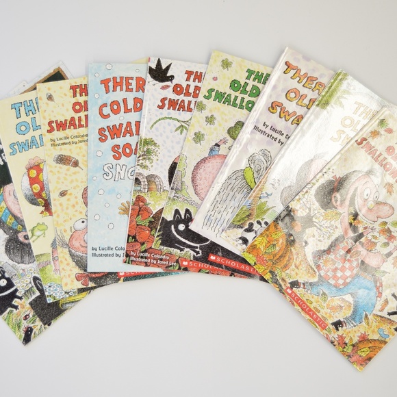 Scholastic | Other | Set Of There Was An Old Lady Who Swallowed Books ...